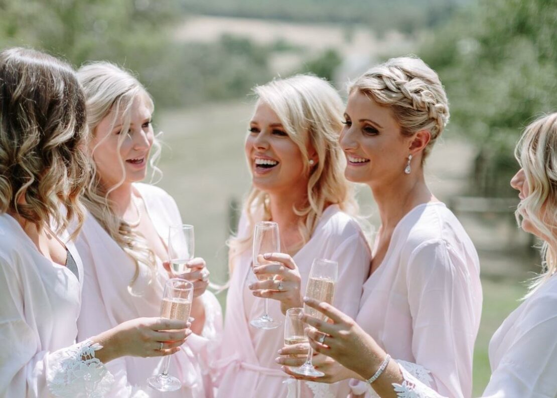 16 bridesmaid duties you need to know | Easy Weddings