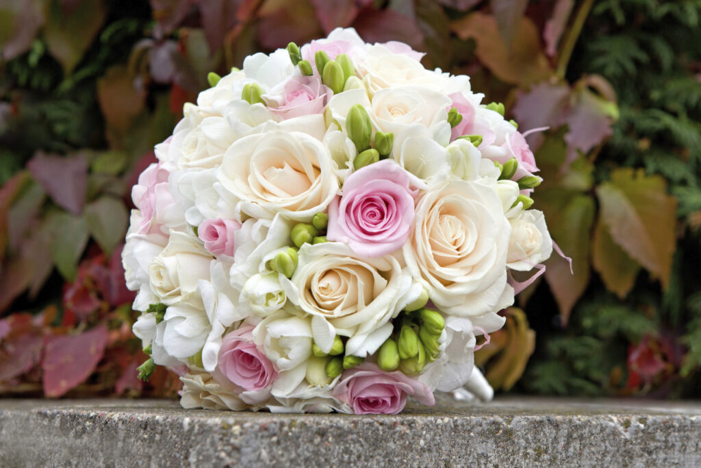 Matching your flowers to your wedding theme | Easy Weddings