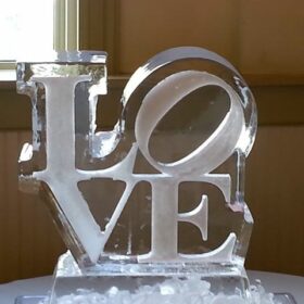 Why you should consider a wedding ice sculpture | Easy Weddings