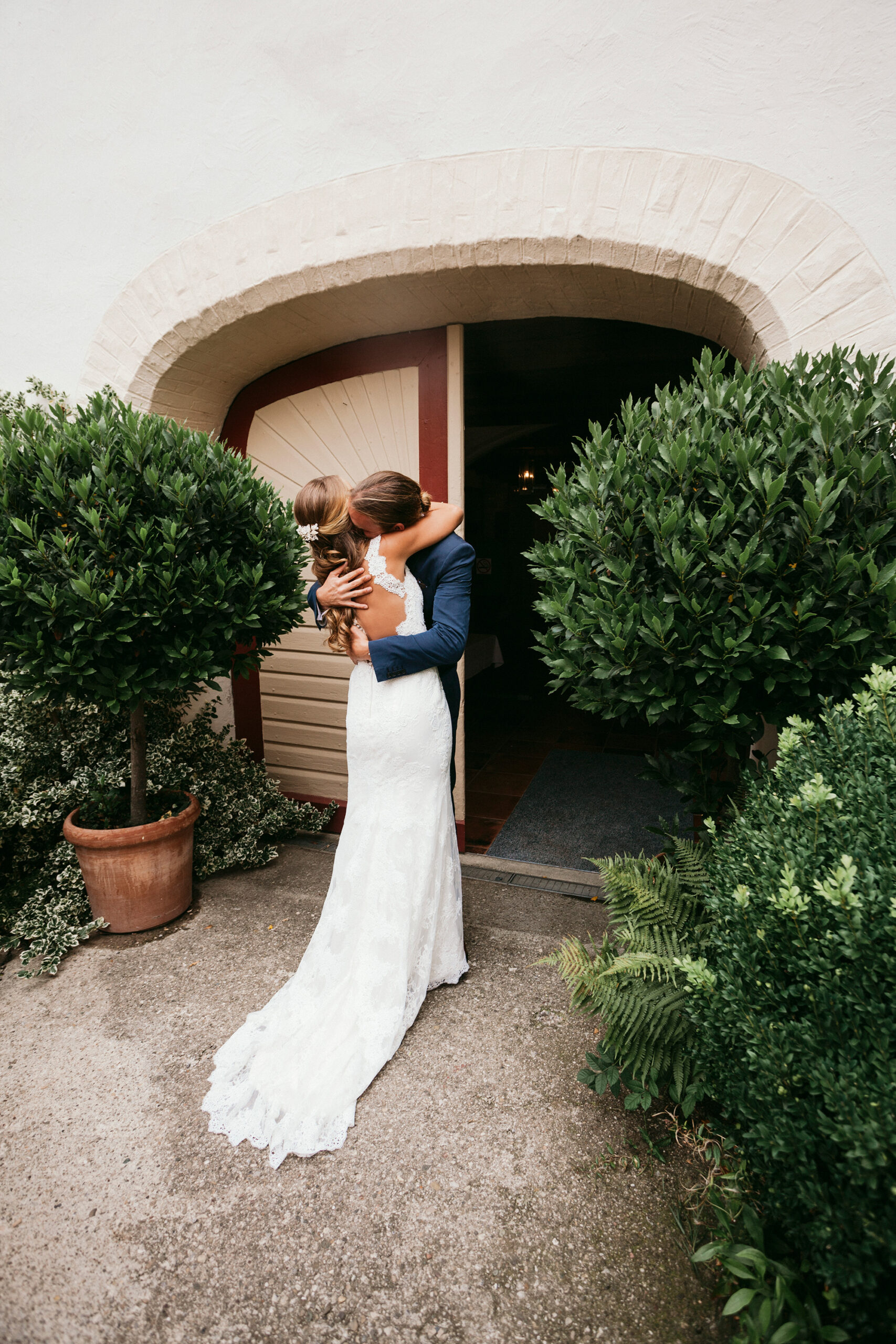 When love is a world away: Elli and Terry marry at German castle ...