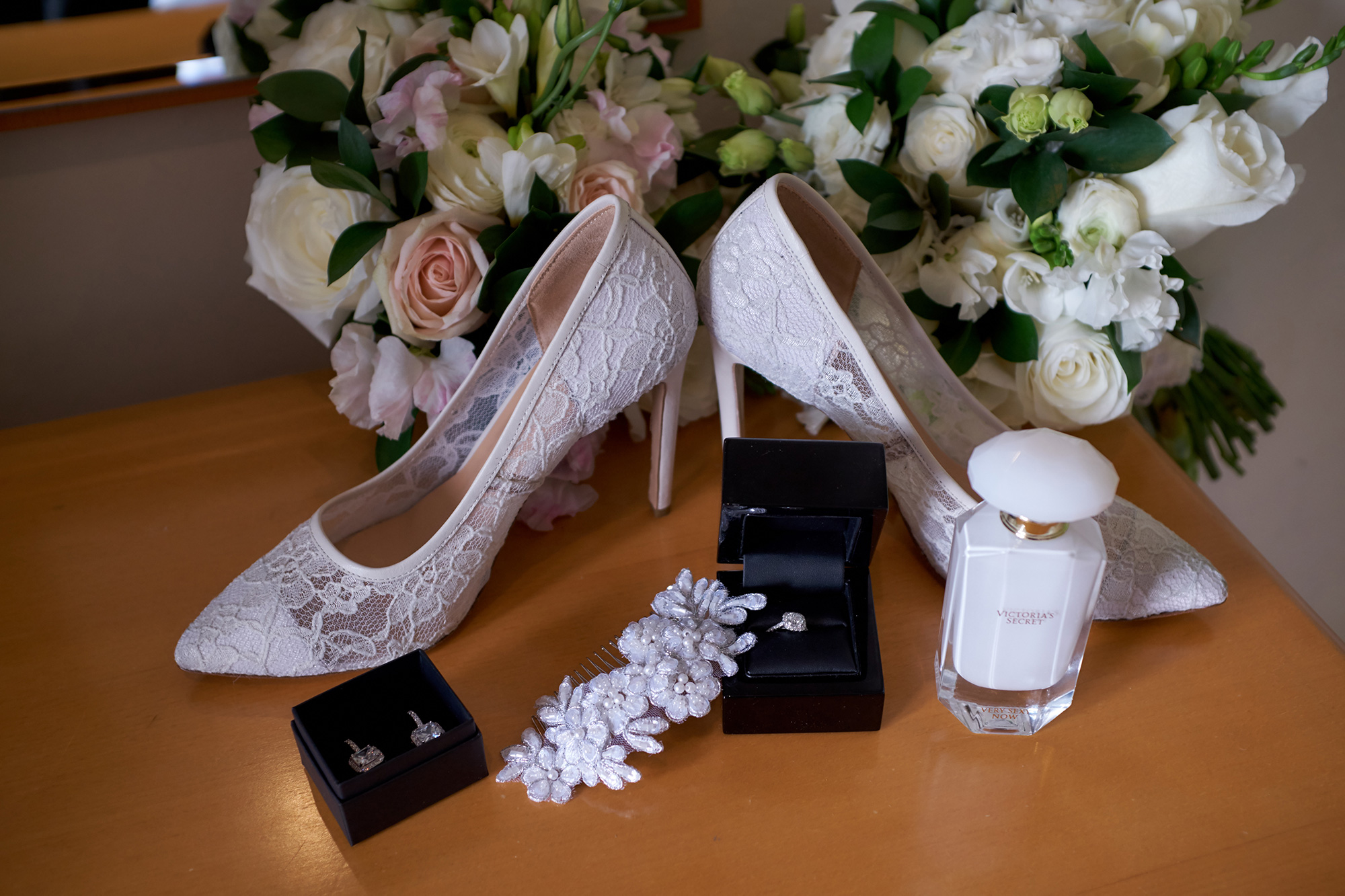 Kalina and Joel's classic wedding blessed by bluebird day | Easy Weddings