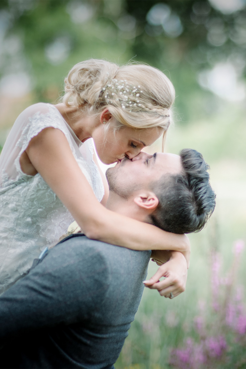 Life Down Under inspires Amie and Joel's Australian-themed wedding ...