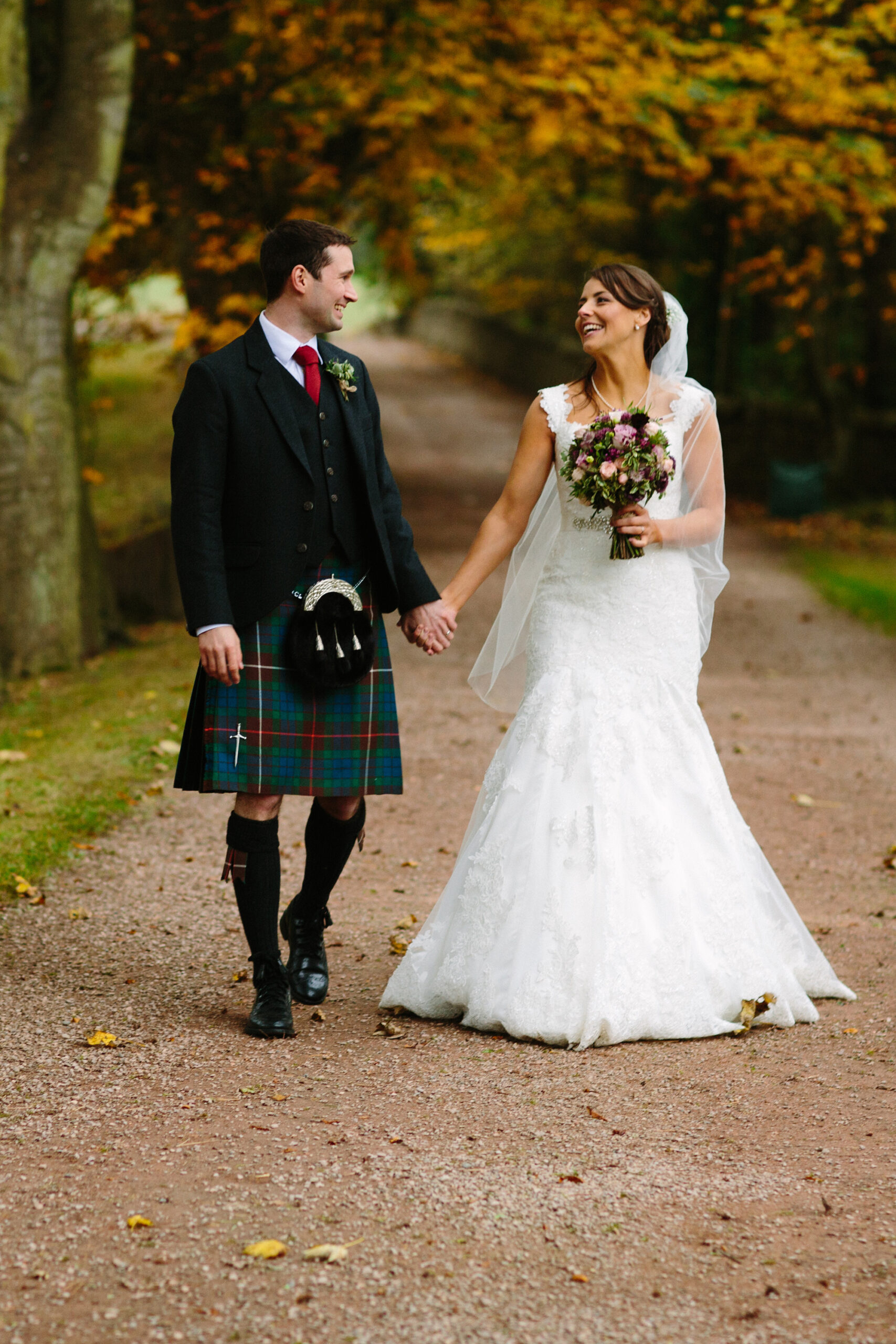 Nicki gets creative for rustic wedding to Andrew | Easy Weddings
