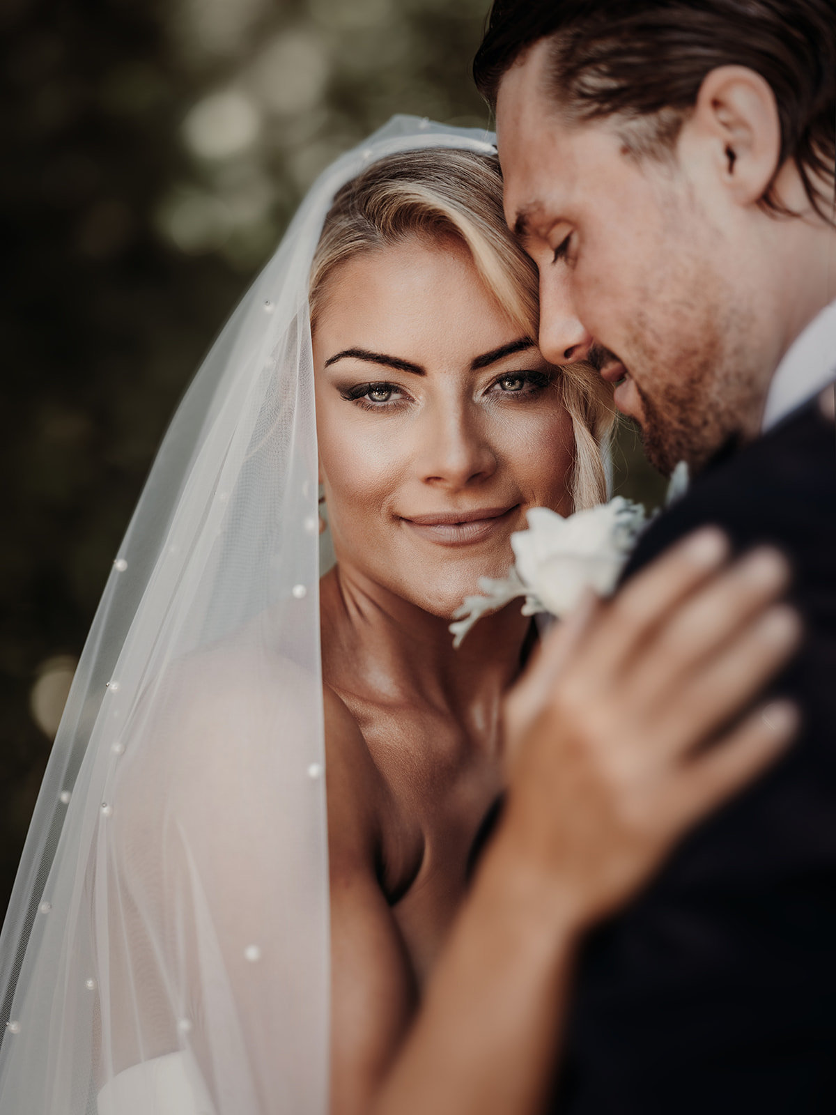 Laidback coastal-luxe for Olivia and Luke's Sergeants' Mess wedding