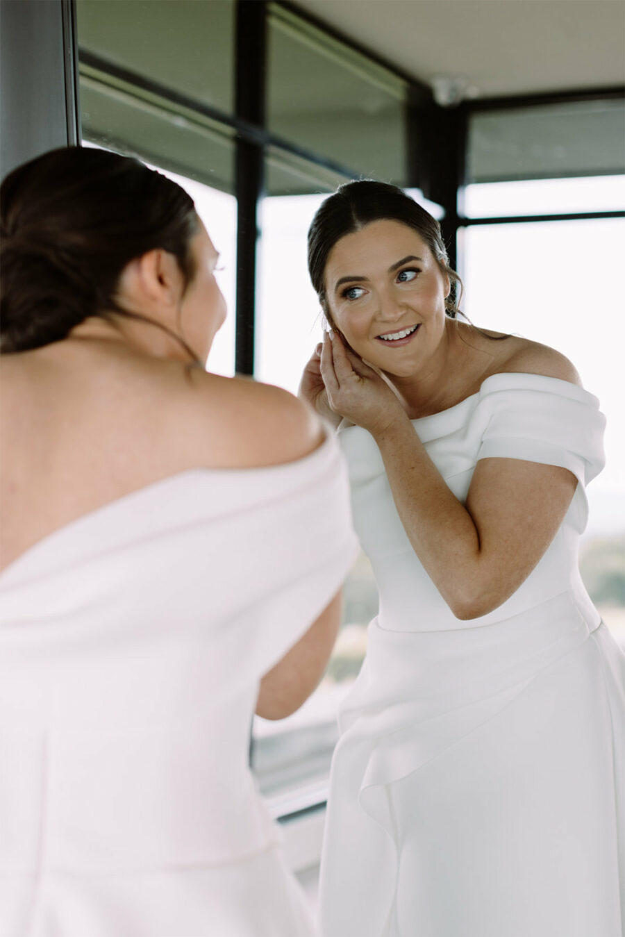 Rivals in footy, lovers in life: Maddi and Alex's Vines of the Yarra ...