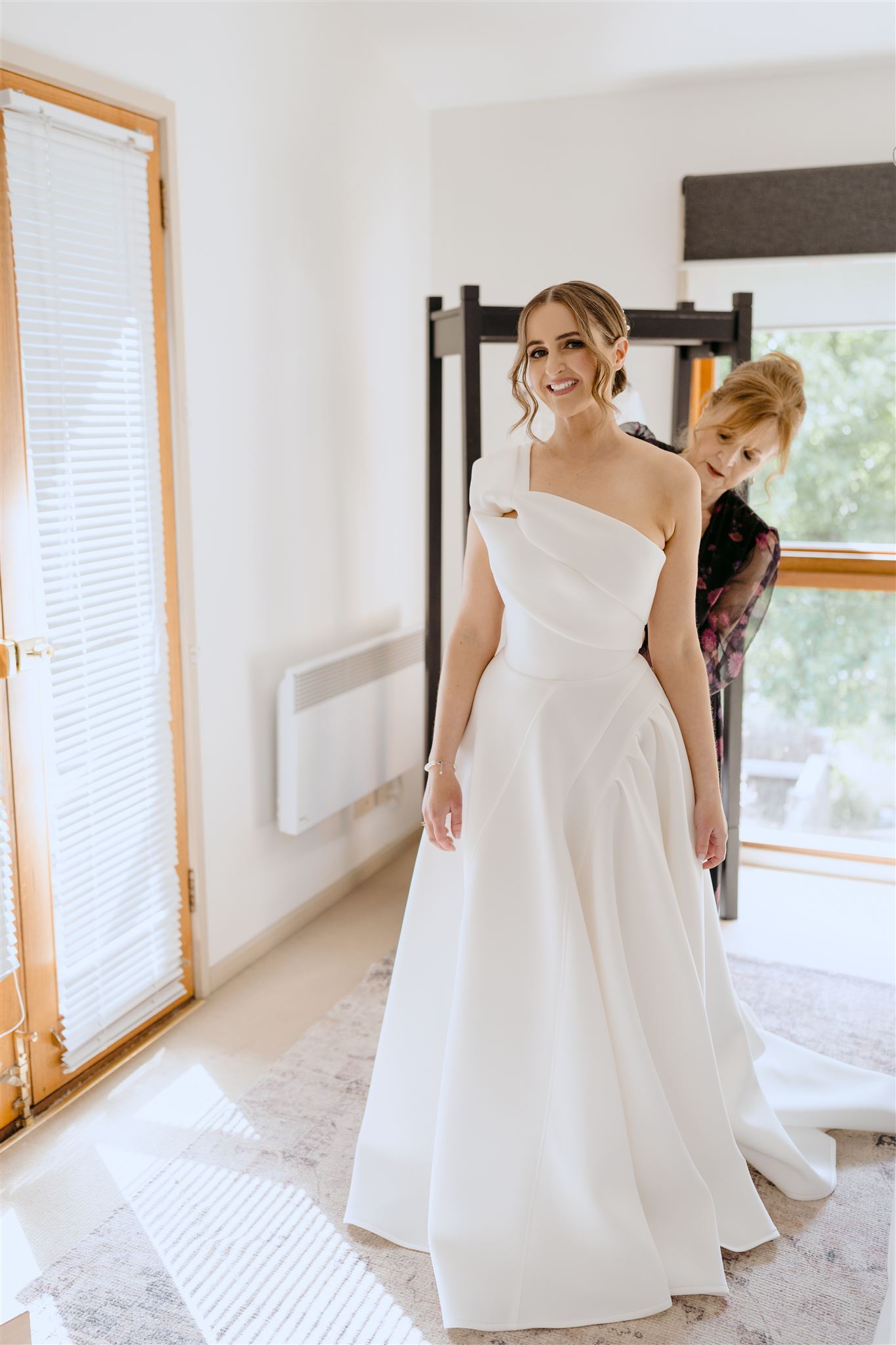 Modern romance for Madeline and Aran at Ballara Receptions